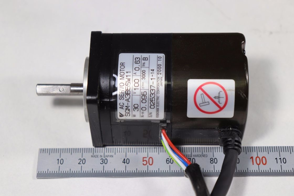 SGM-A3B5SW11 새로운 원형, 30W, 100V, 0.63A, 0.095N.m, AC 서보 모터의 야스카와.